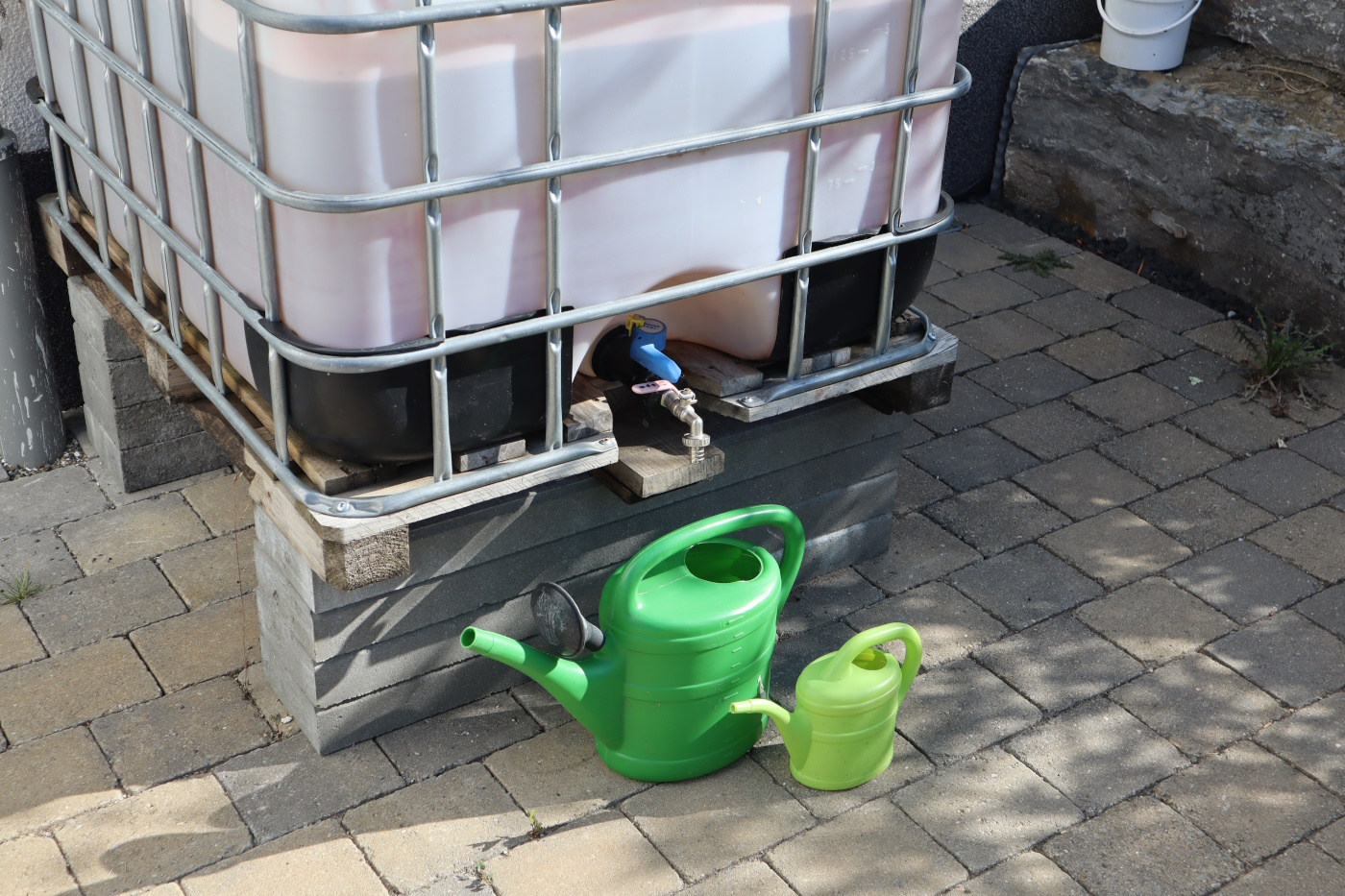 Regenwasser auffangen: Nachhaltigkeit und Ersparnisse für Deinen Garten ...